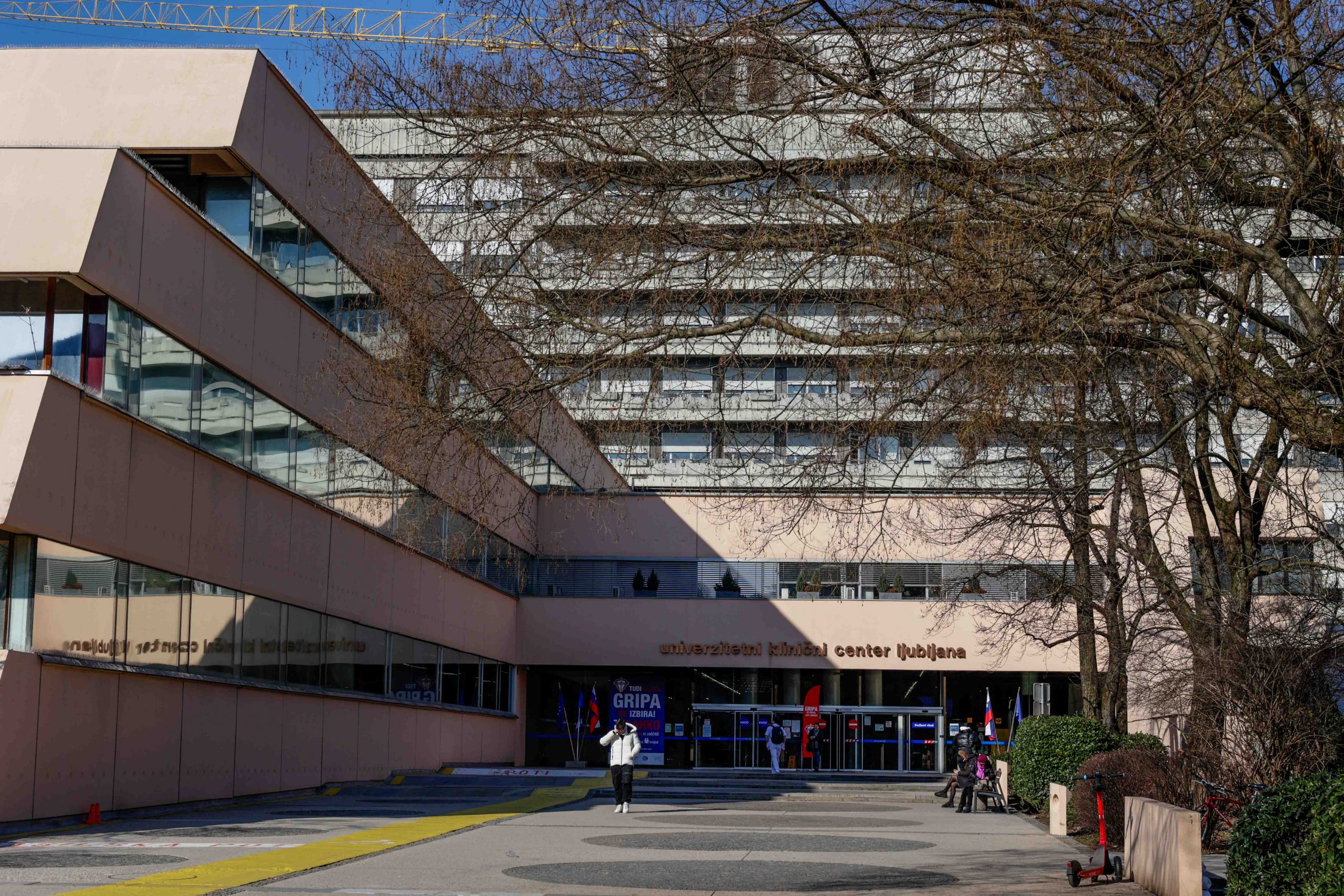 UKC: Pacientka je kljub prepovedi kajenja prižgala cigareto - Med.Over ...